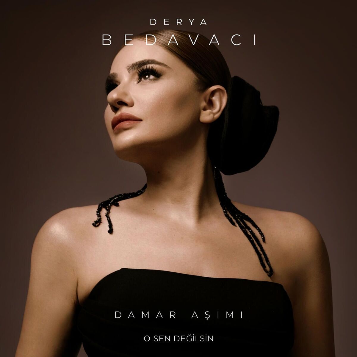 دانلود آهنگ Derya Bedavaci O Sen Degilsin
